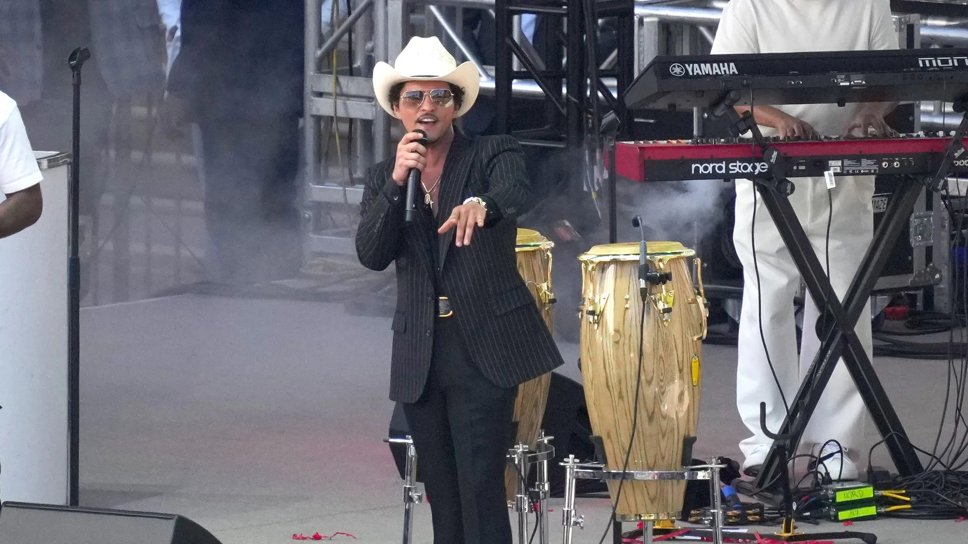 Bruno Mars in Charlotte: Fans Lose Their Minds as 'The Romantic Tour ...